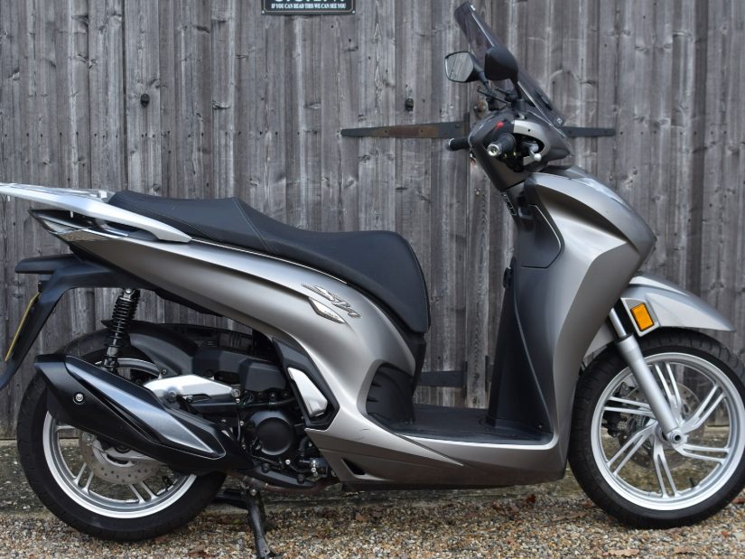 £ SOLD, Honda SH350i A-M (1 owner, 700 miles) 2021 21 Reg – Sargents of ...